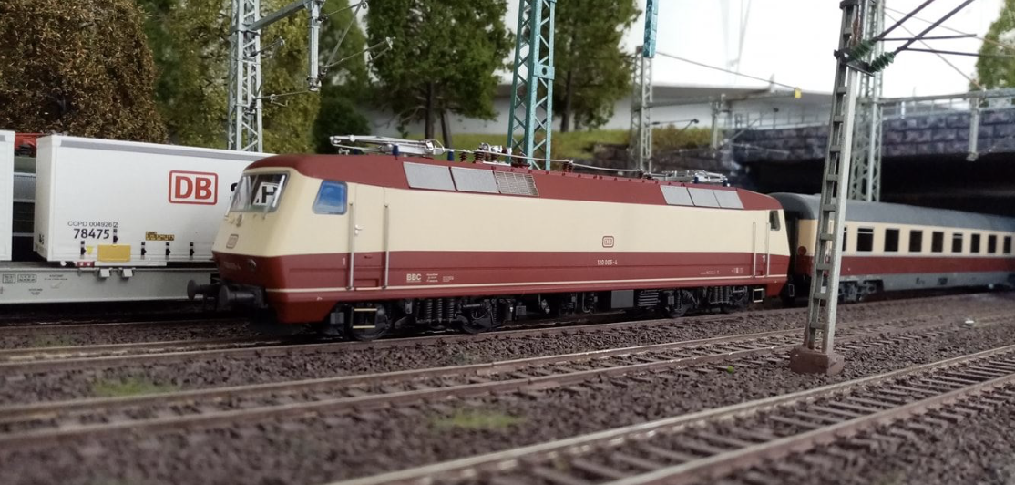 Modell der Vorserien-Lok 120 005-4 verfügbar – Rail Innovation